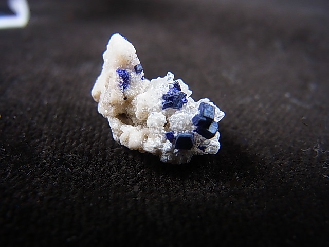 布賀鉱山産逸見石/五水灰硼石 0.9g - パーフェクトストーン PERFECT STONE